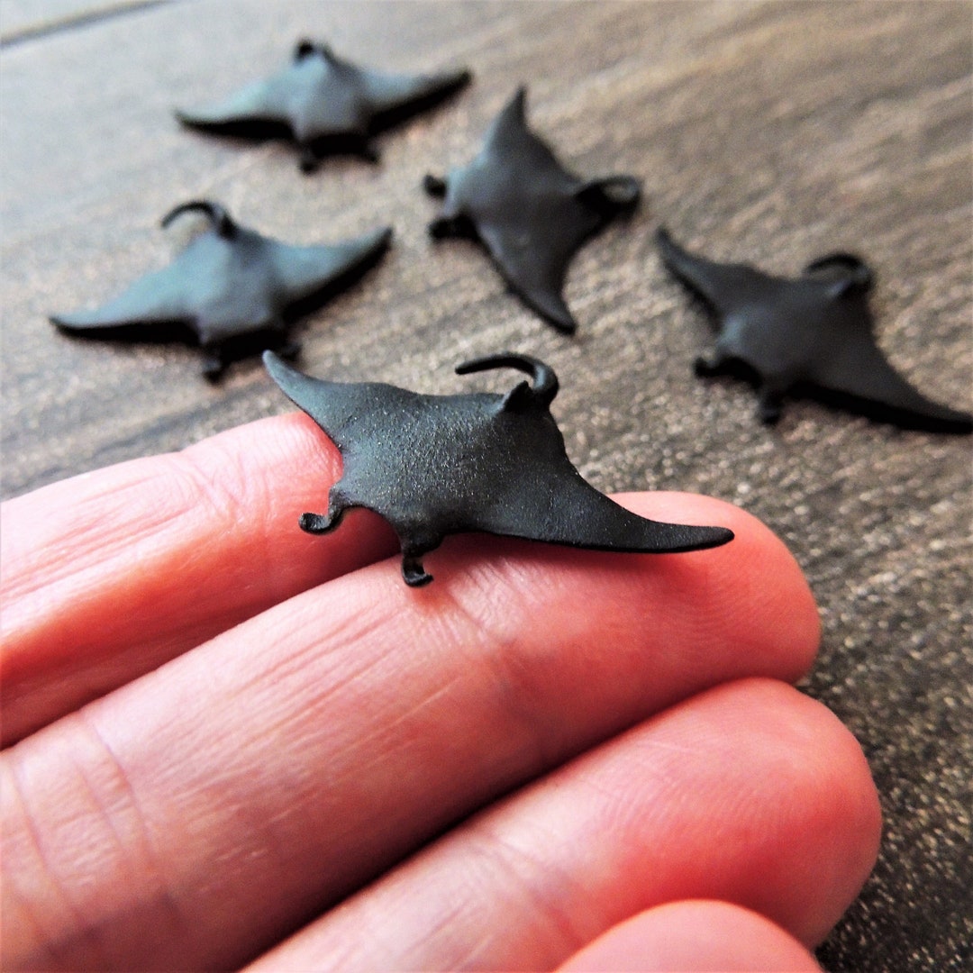 MANTA RAY MINIATURE Animal Figurine Figures Micro Minis Dollhouse ...