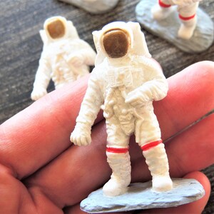 MINIATURE ASTRONAUT With Jetpack Space Figures Figurines Fairy Gardens ...