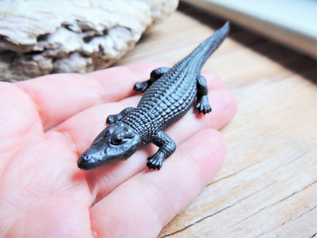 MINIATURE BLACK CAIMAN Animals Figures Figurines Crocodile Alligator ...
