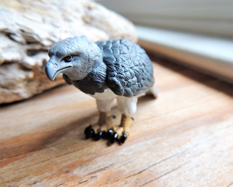 MINIATURE HARPY EAGLE Bird Animals Figures Figurines Dollhouse Diorama ...