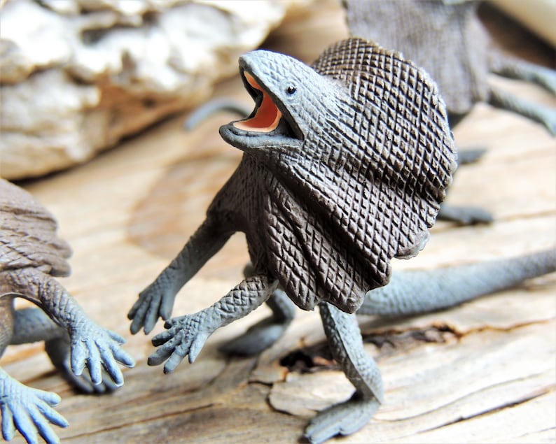 LIZARD MINIATURE Frilled Neck Animal Figurine Figures Fairy Garden ...