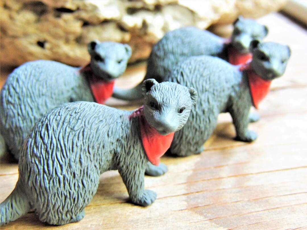 FERRET MINIATURE ANIMALS Plastic Animal Figures Figurine Terrarium ...