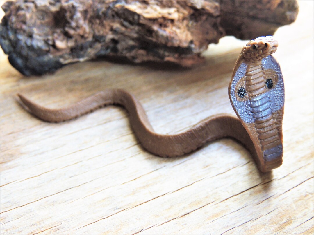 Miniature INDIAN COBRA SNAKE Animals Figure Figurine Dollhouse Diorama ...