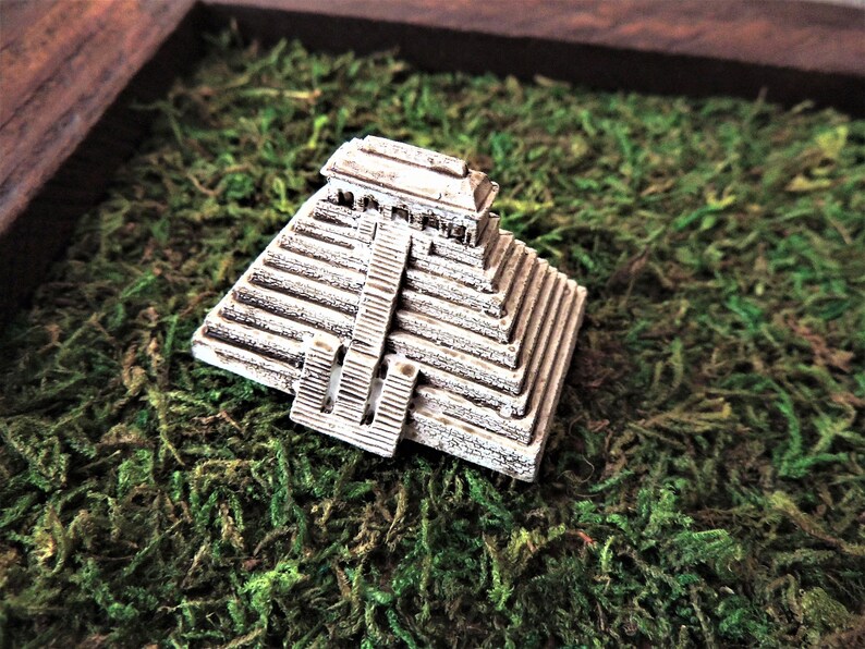MINIATURE BUILDING Pyramid Maya House Plastic Figures Figurines ...