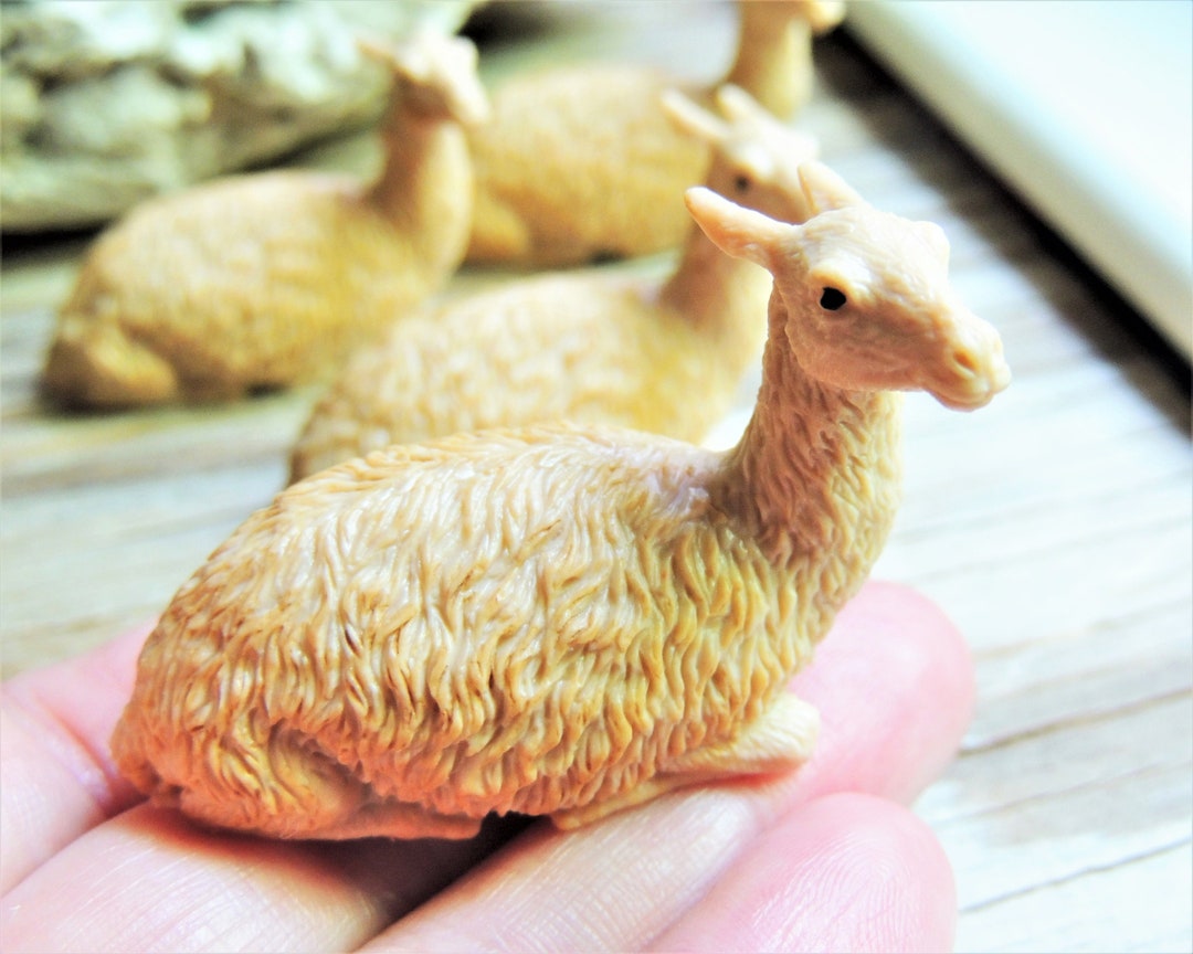 LLAMA MINIATURE ANIMAL Figurine Llamas Miniatures Farm Animals Plastic ...