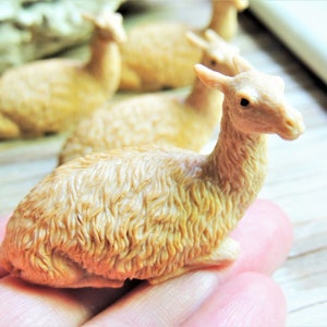 LLAMA MINIATURE ANIMAL Figurine Llamas Miniatures Farm Animals Plastic ...
