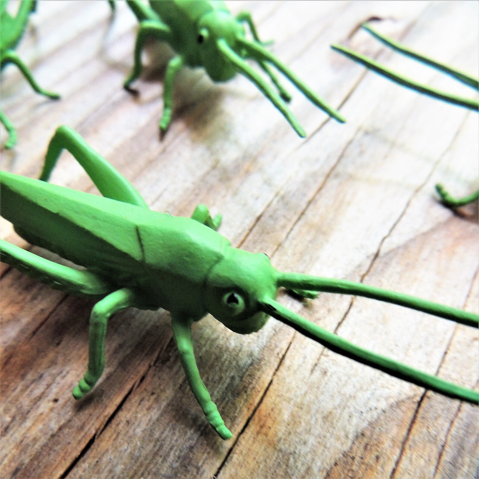 GRASSHOPPER MINIATURE Animal Figures Figurines Dollhouse Fairy Garden ...