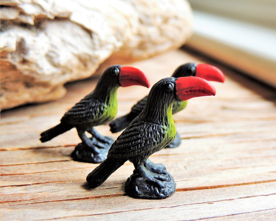 TOUCAN MINIATURE: Set of Animals Figurine Bird Animal Micro Mini Figure ...