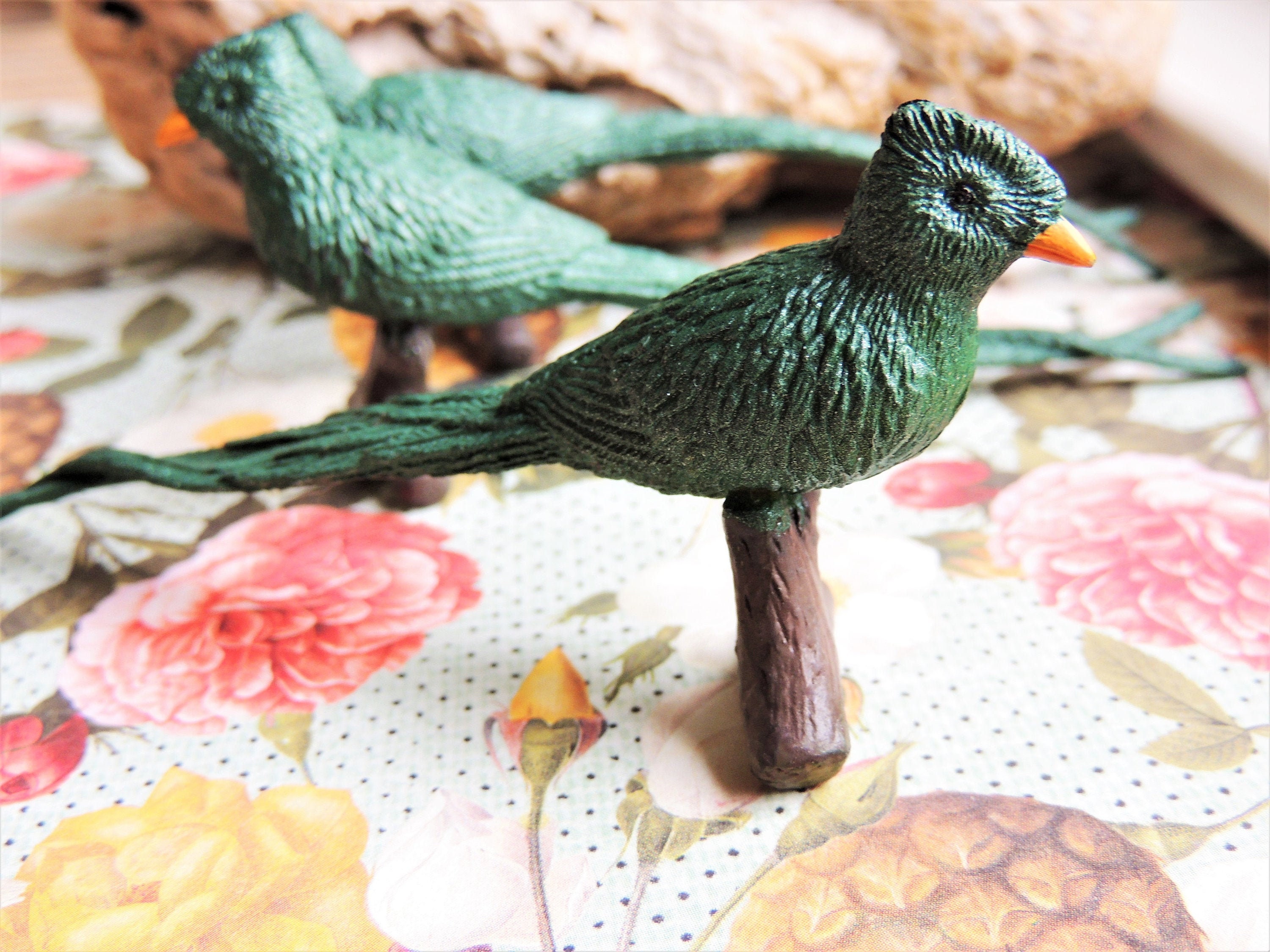 MINIATURE QUETZAL Bird Plastic Animals Figure Figurine Dollhouse ...