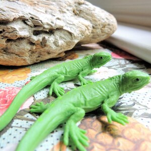 MINIATURE IGUANA Animal Figurine Figure Fairy Garden Dollhouse Diorama ...