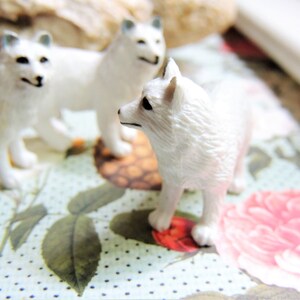 Arctic Fox Miniature Figurine: Plastic Animal Figure for Dioramas ...