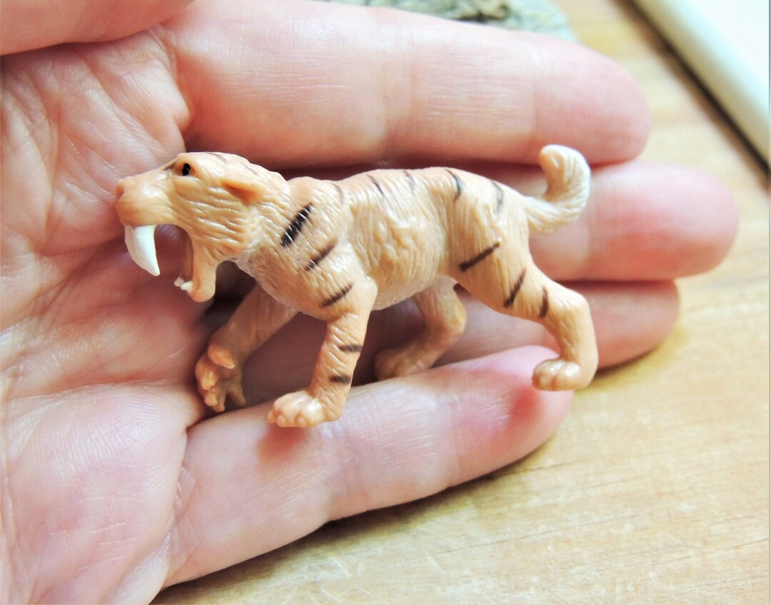 MINIATURE PREHISTORIC MAMMAL Saber Toothed Tiger Animal Figure Figurine ...
