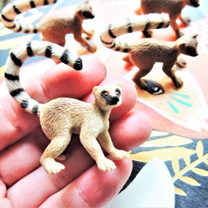 MINIATURE ANIMALS LEMUR Plastic Animal Figure Figurines Dollhouse ...