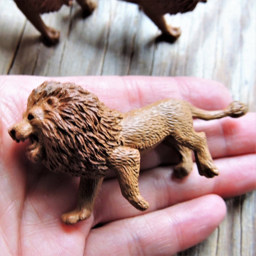 Miniature Lion Figurine: Realistic Plastic Safari Animal for Fairy ...