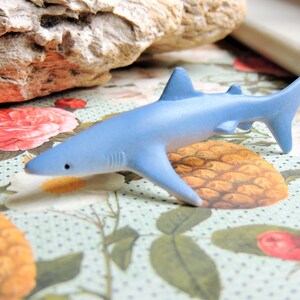 BLUE SHARK MINIATURE Animal Figurines Figure Dollhouse Fairy Garden ...