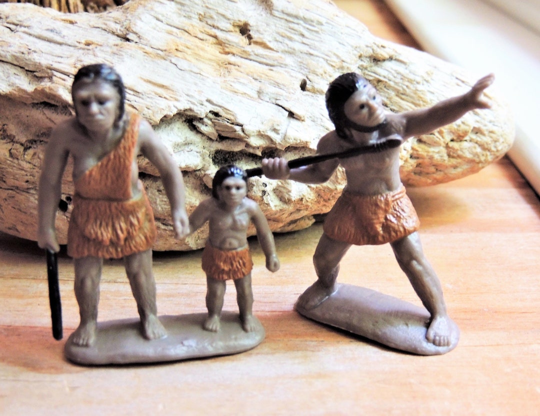 MINIATURE PREHISTORIC CAVEMEN Caveman Woman Child Family Tribe Villager ...