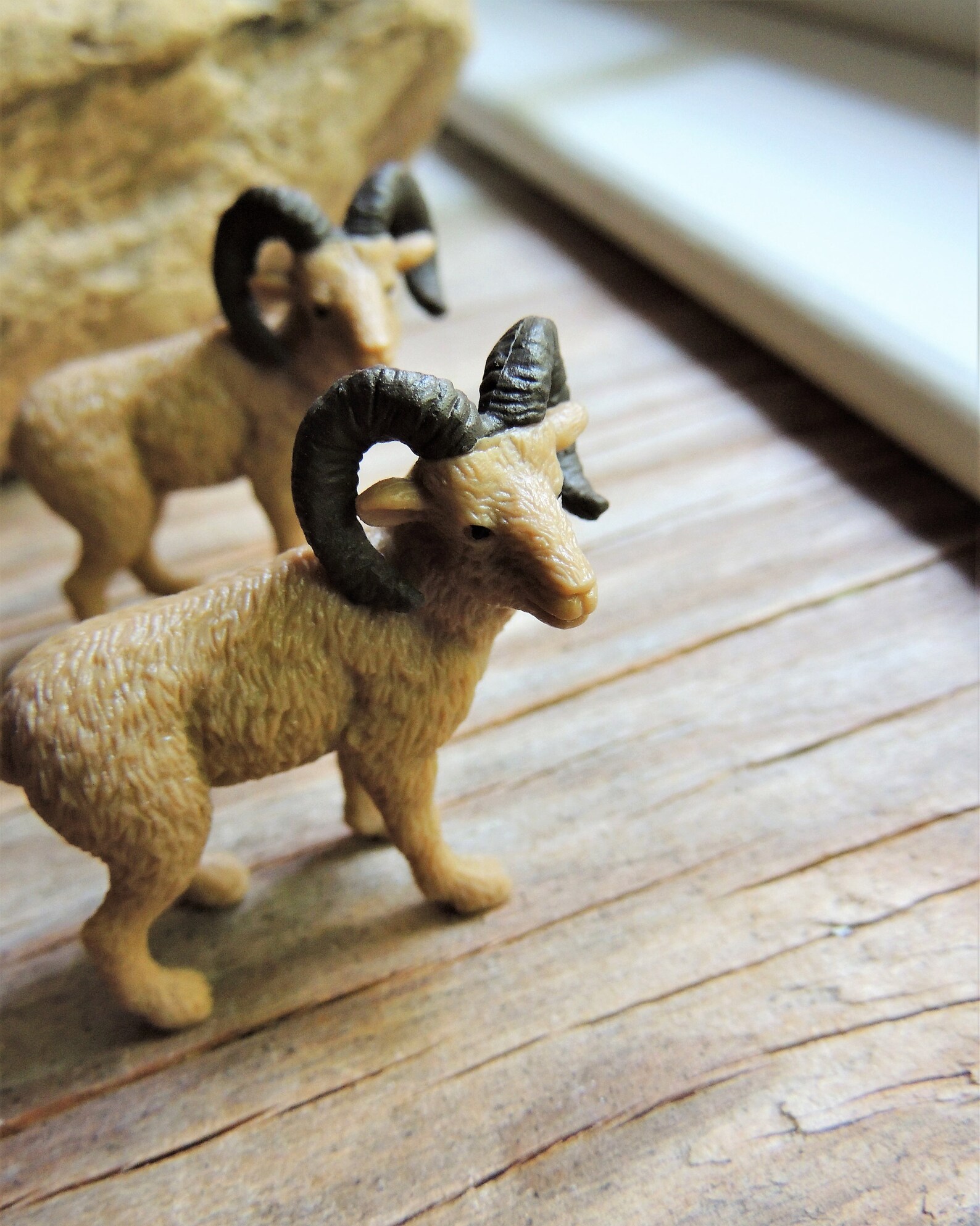 MINIATURE RAM Animal Figurines Fairy Garden Diorama Dollhouse Terrarium ...