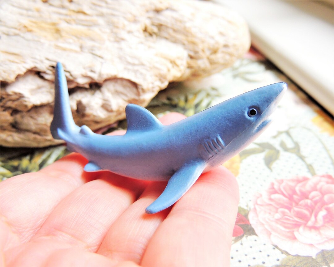 MAKO SHARK MINIATURE Animal Figurines Figure Dollhouse Fairy Garden ...