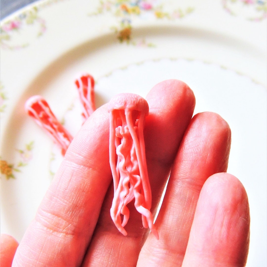 MINIATURE JELLYFISH Sea Creature Figurines Figures Figurines Dollhouse ...