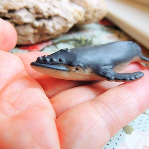 MINIATURE HUMPBACK WHALE Animals Figures Figurines Dollhouse Diorama ...