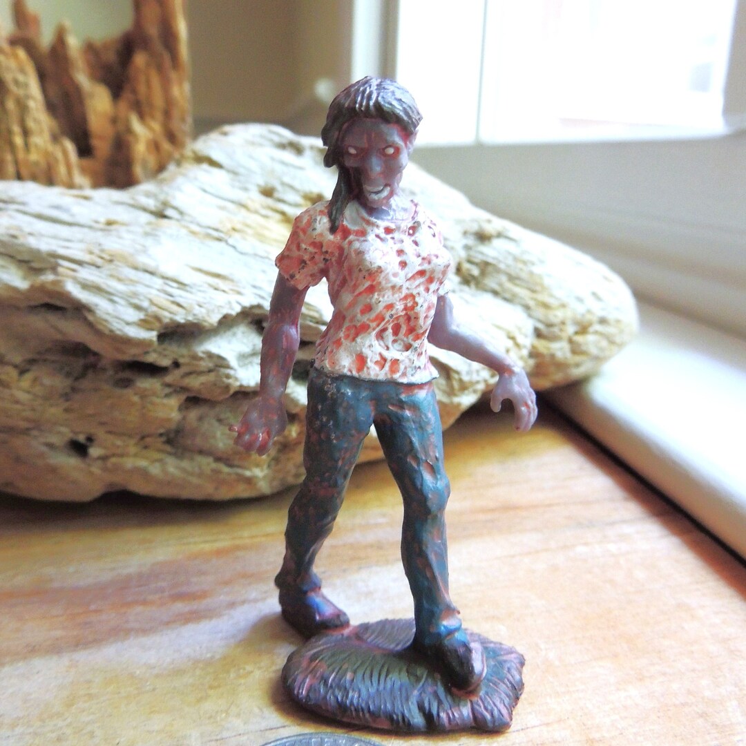 MINIATURE: Bloody Zombie Figurine Mini Figure Dollhouse Diorama ...