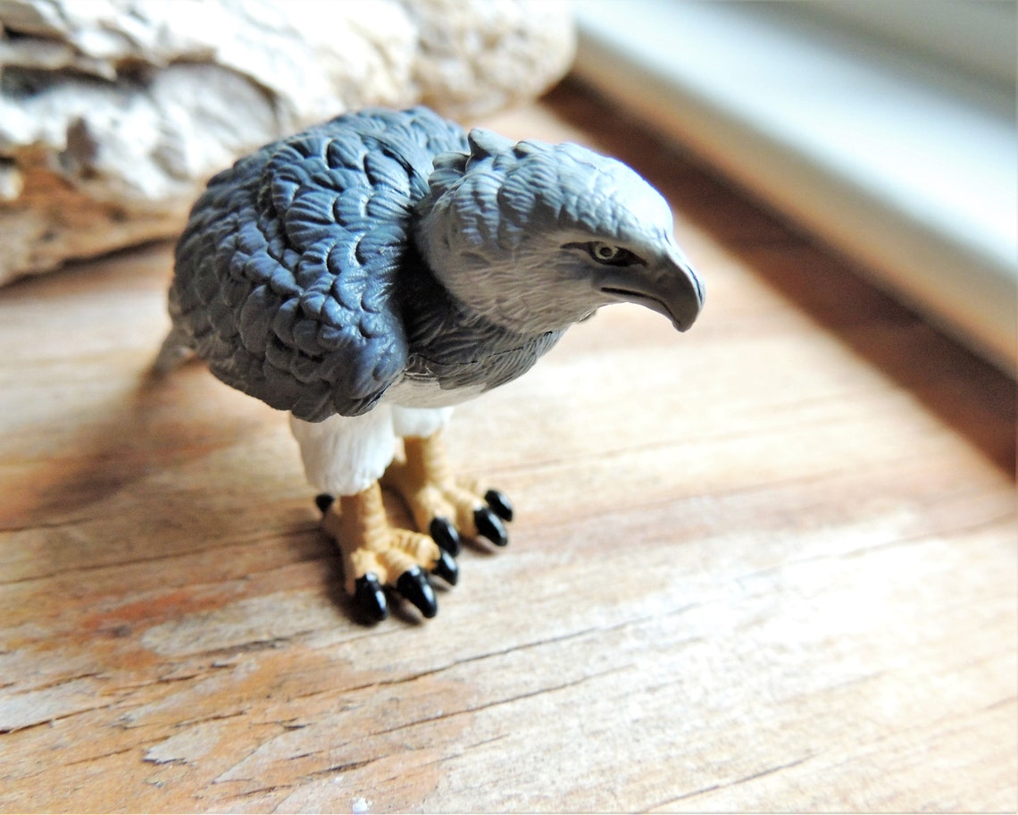 MINIATURE HARPY EAGLE Bird Animals Figures Figurines Dollhouse Diorama ...
