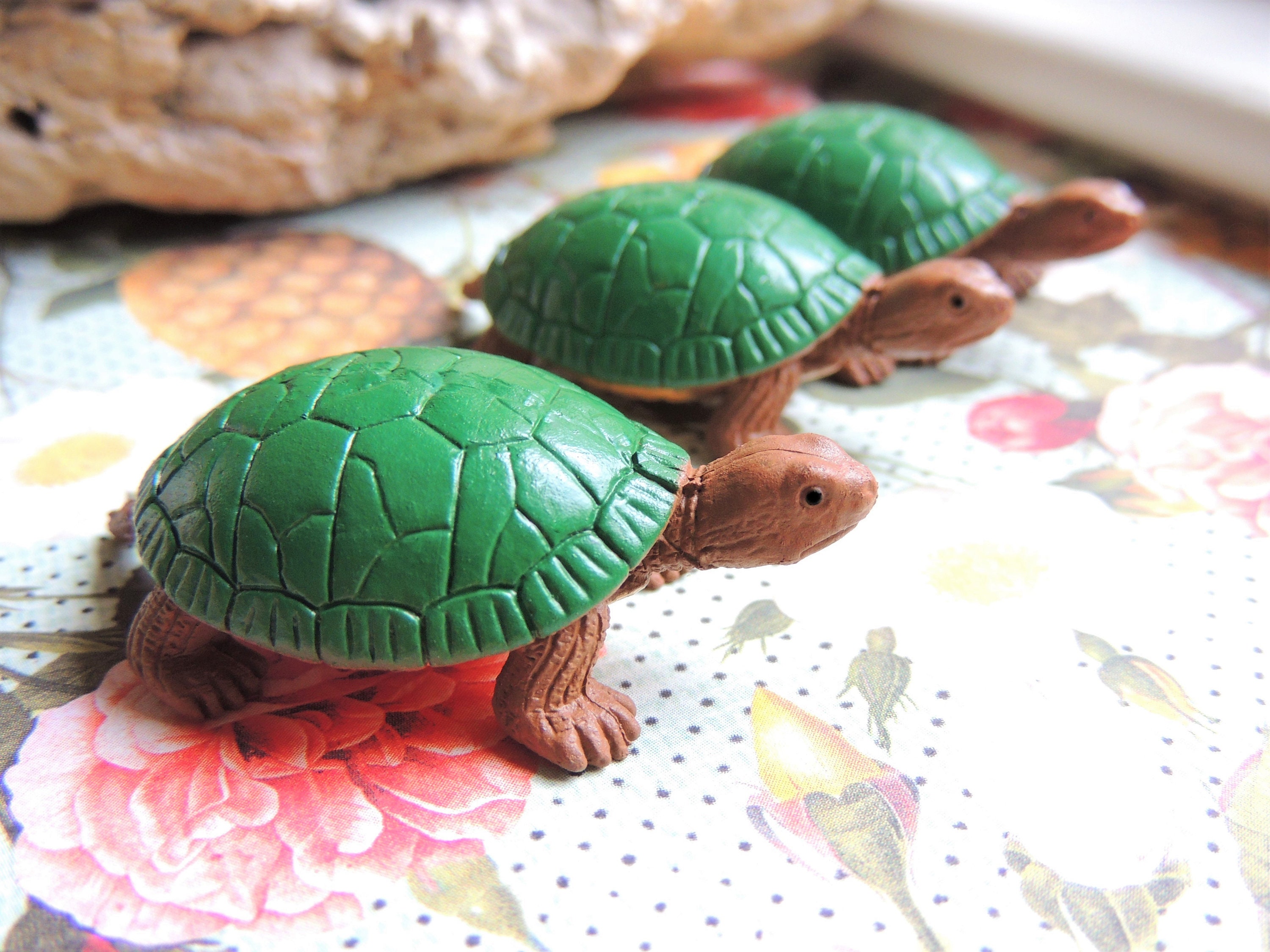 MINIATURE PAINTED TURTLE Animal Figurines Dollhouse Diorama Terrarium ...