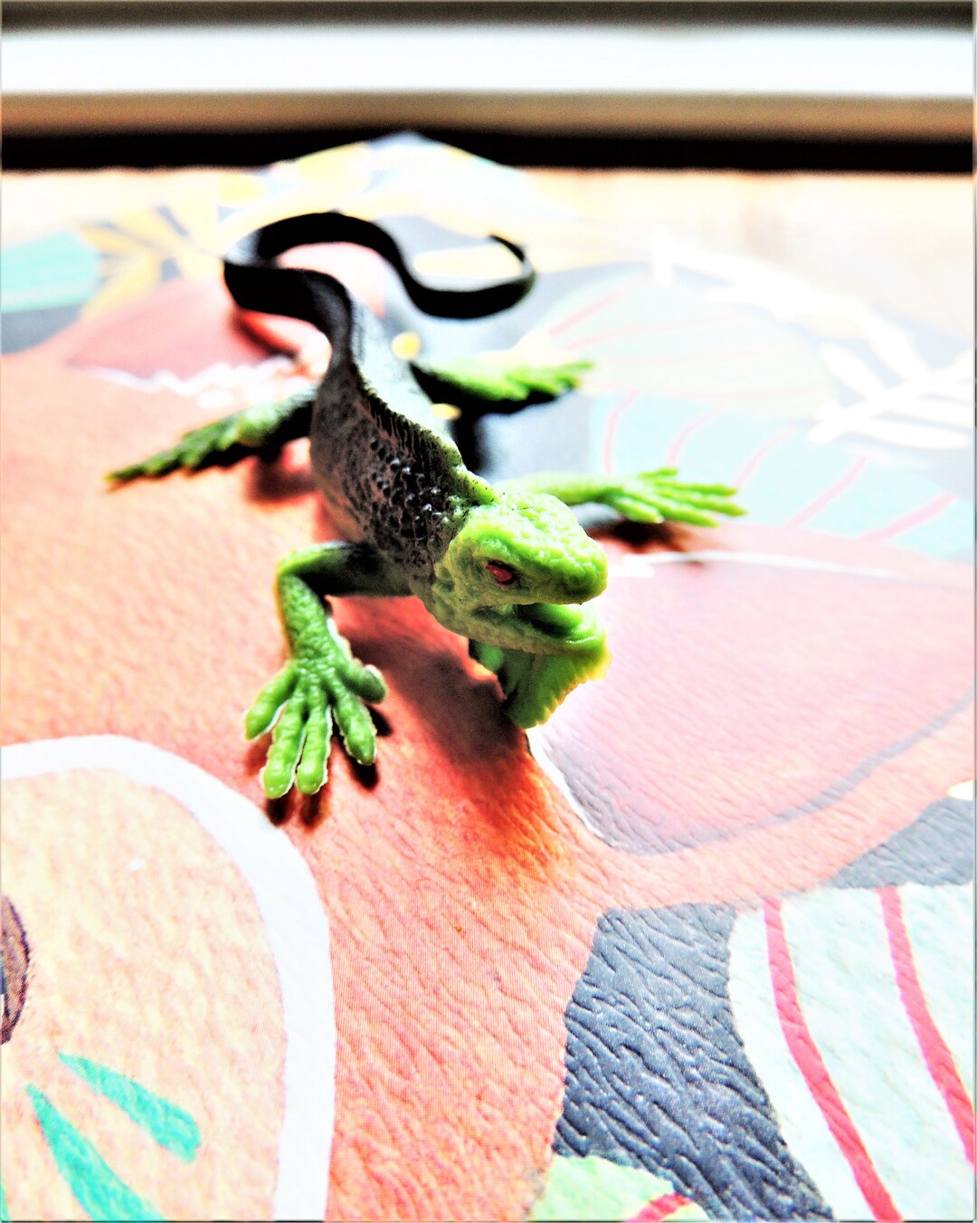 IGUANA MINIATURE ANIMALS Plastic Animal Figures Figurine Dollhouse ...