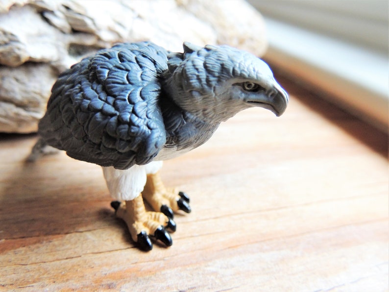 MINIATURE HARPY EAGLE Bird Animals Figures Figurines Dollhouse Diorama ...
