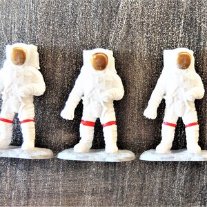 MINIATURE ASTRONAUT With Jetpack Space Figures Figurines Fairy Gardens ...