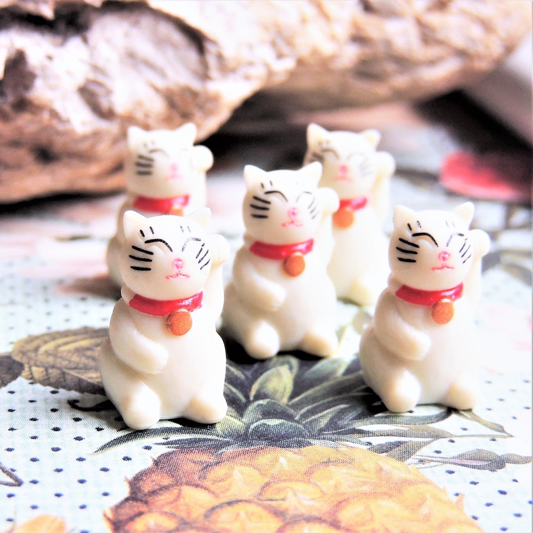 MINIATURE WAVING CAT: Set of Mini Figurine Figure Fairy Garden ...