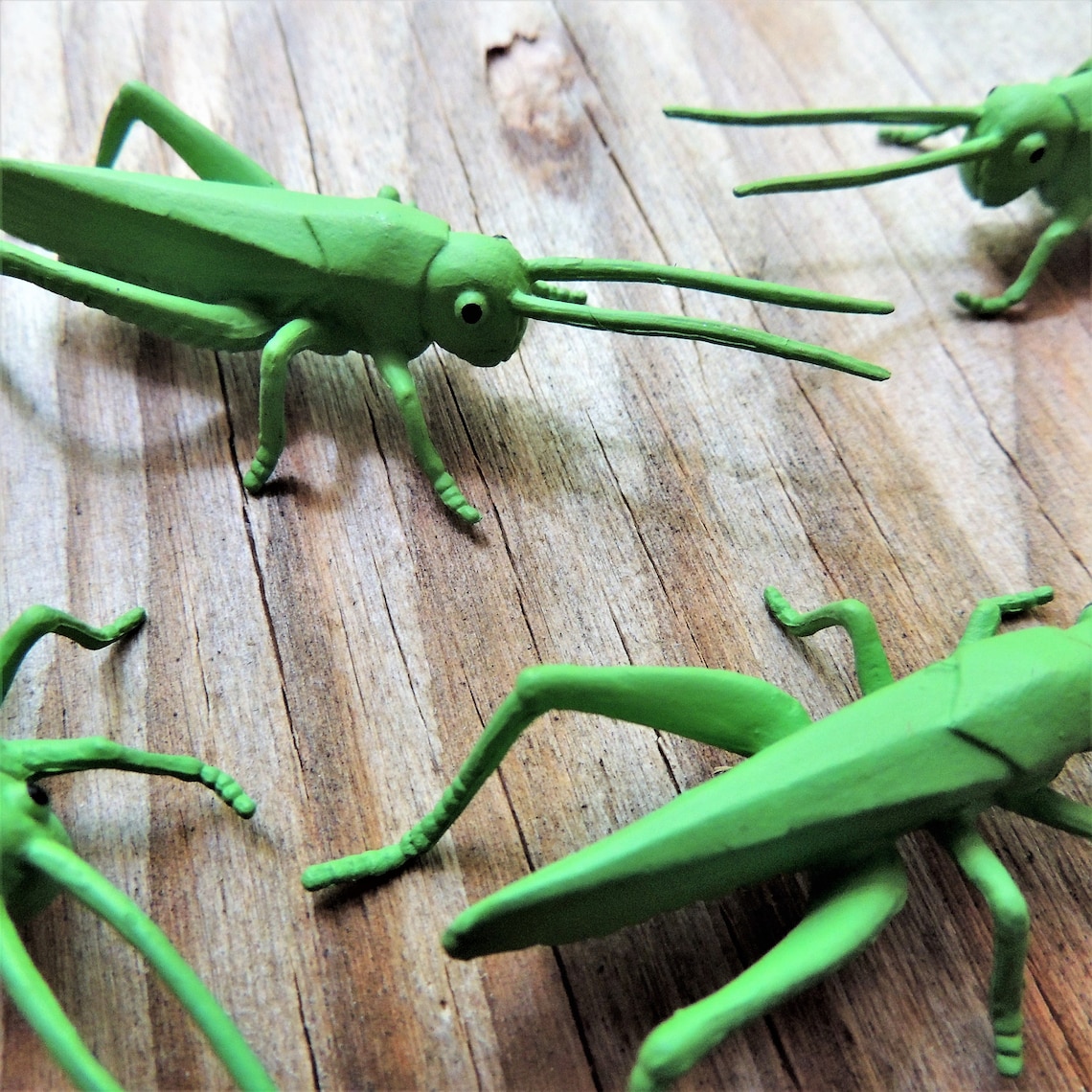 GRASSHOPPER MINIATURE Animal Figures Figurines Dollhouse Fairy Garden ...