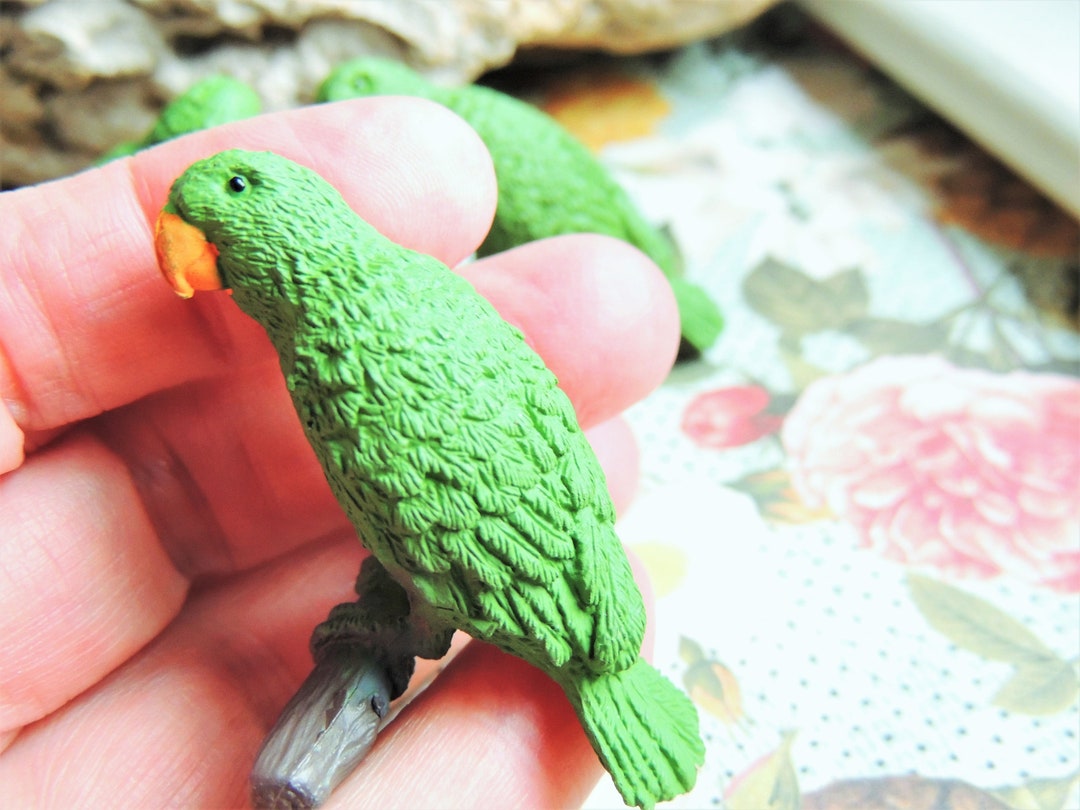 MINIATURE GREEN PARROT Bird Plastic Animals Figures Figurines Dollhouse ...