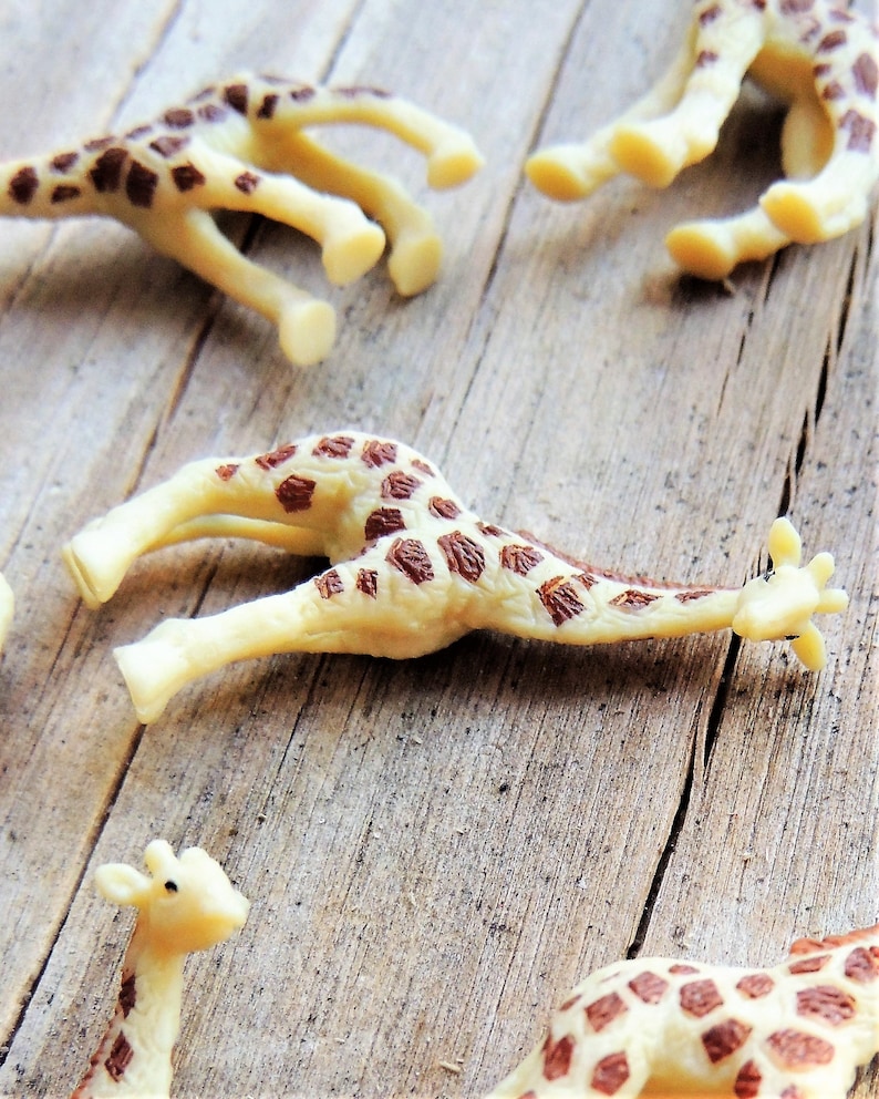 GIRAFFE MINIATURE: Set of Animal Figures Figurine Dollhouse - Etsy