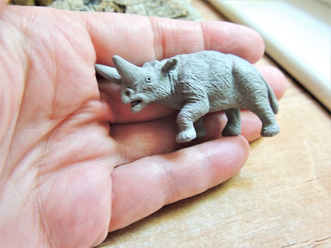 MINIATURE PREHISTORIC MAMMAL Arsinoitherium Animal Figure Figurine ...