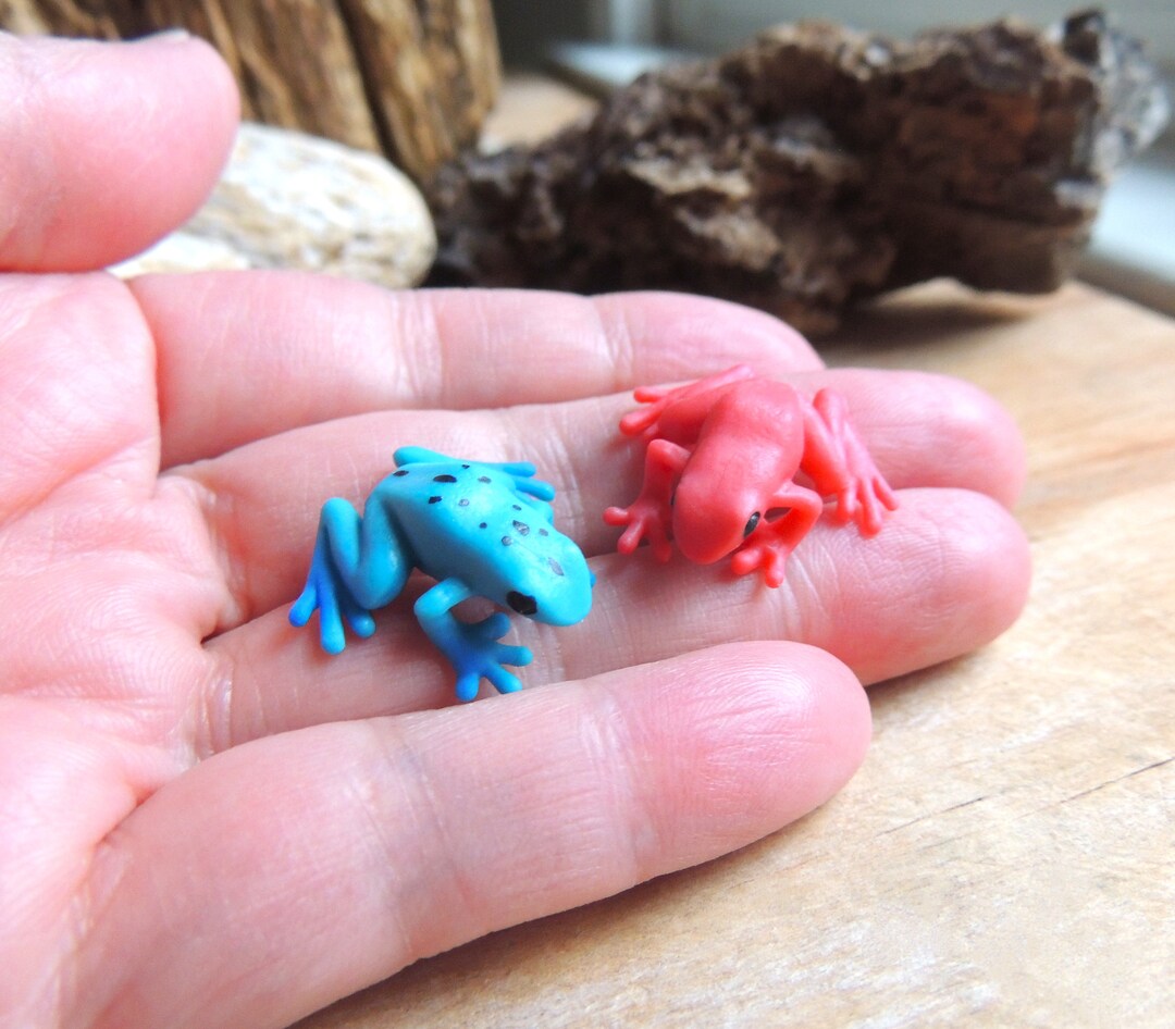 Tiny FROG MINIATURES Red Blue Figures Figurines Dollhouse Fairy Garden ...