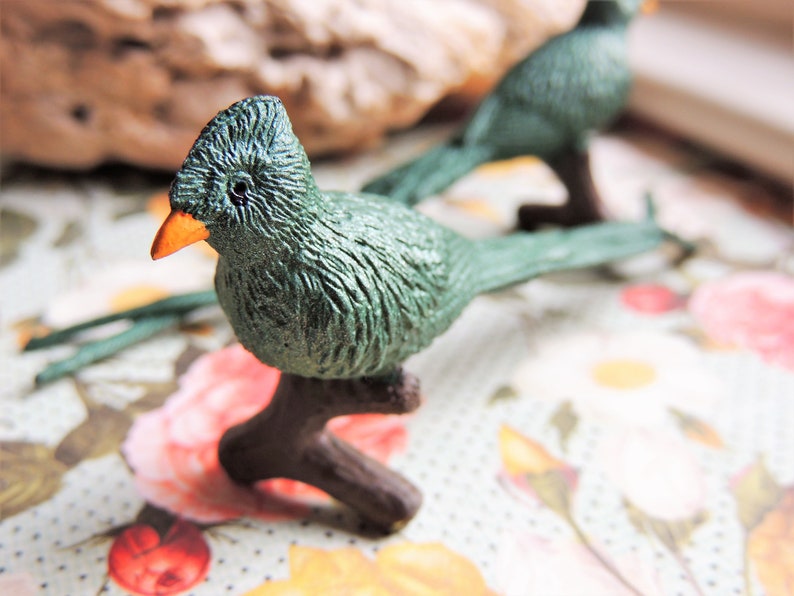 MINIATURE QUETZAL Bird Plastic Animals Figure Figurine Dollhouse ...