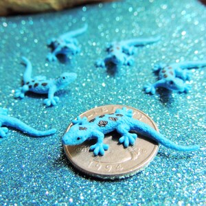 Tiny GECKO MINIATURE Animal Figures Figurines Lizard Reptile Dollhouse ...