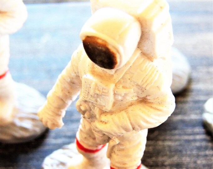 MINIATURE ASTRONAUT With Jetpack Space Figures Figurines Fairy Gardens ...