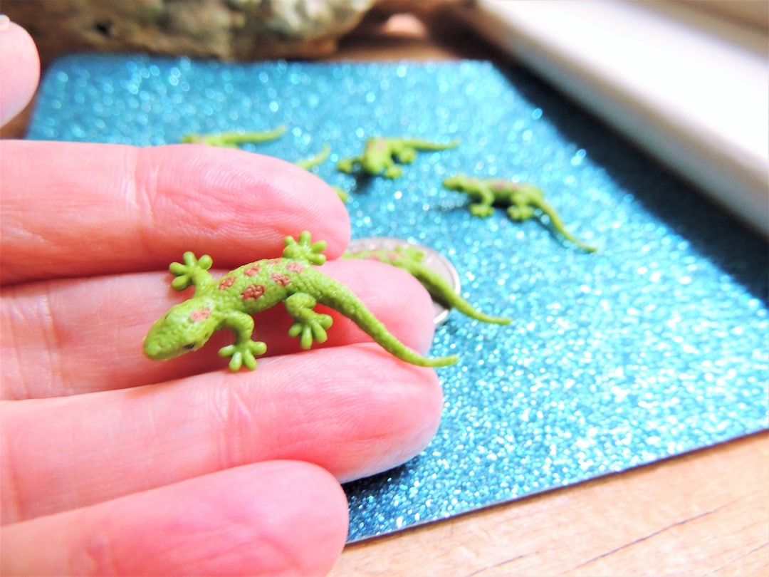Tiny GECKO MINIATURE Animal Figures Figurines Lizard Reptile Dollhouse ...