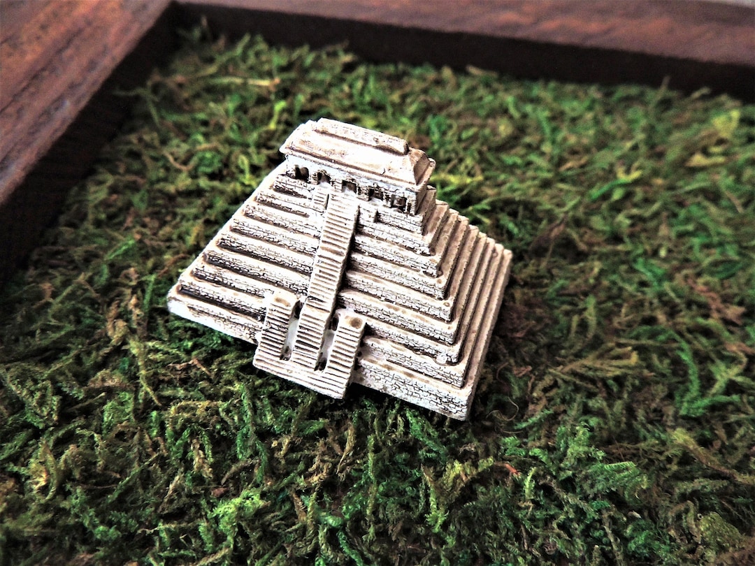 MINIATURE BUILDING Pyramid Maya House Plastic Figures Figurines ...
