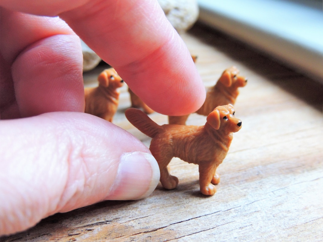 MINIATURE GOLDEN RETRIEVER Dog Animal Figurines Micro Mini Figure ...