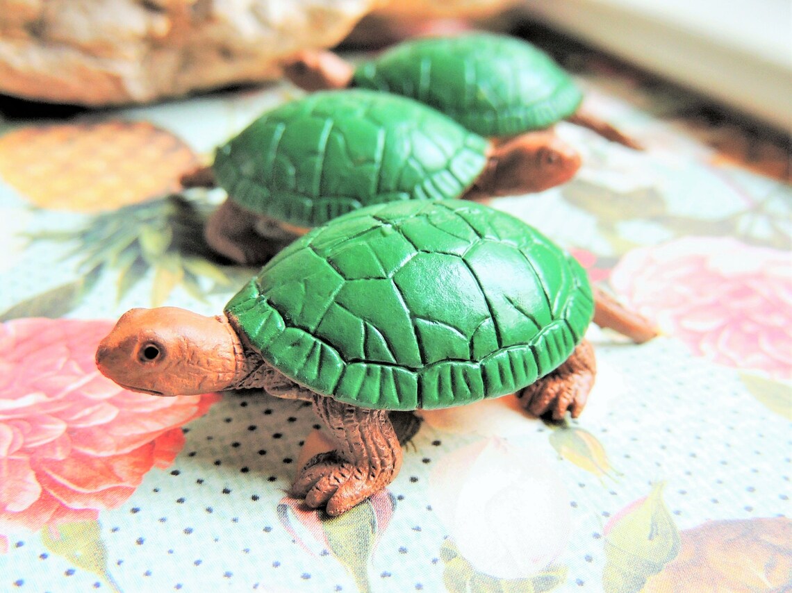 MINIATURE PAINTED TURTLE Animal Figurines Dollhouse Diorama Terrarium ...