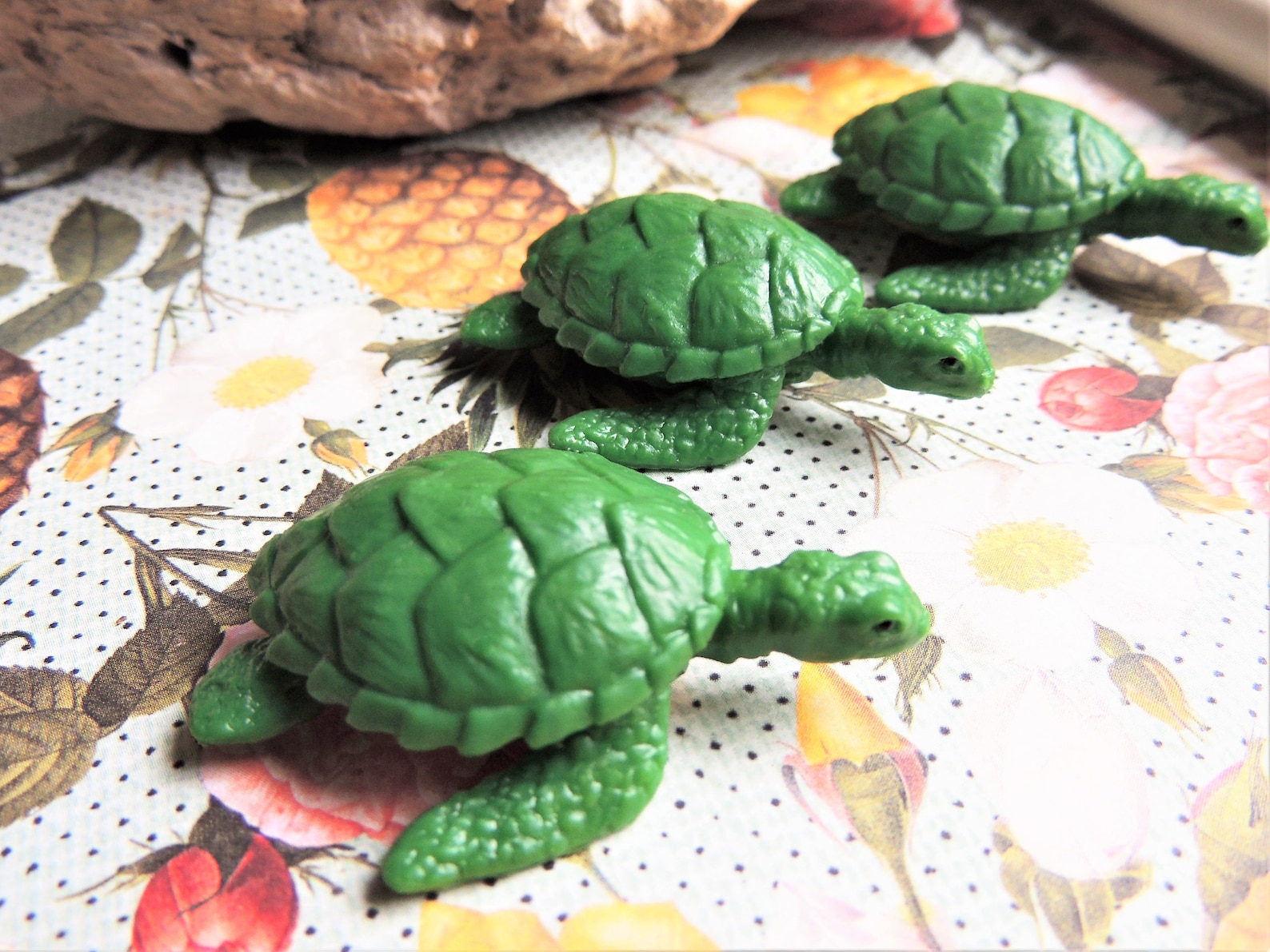 MINIATURE Hawksbill SEA TURTLE Figure Figurines Dollhouse | Etsy