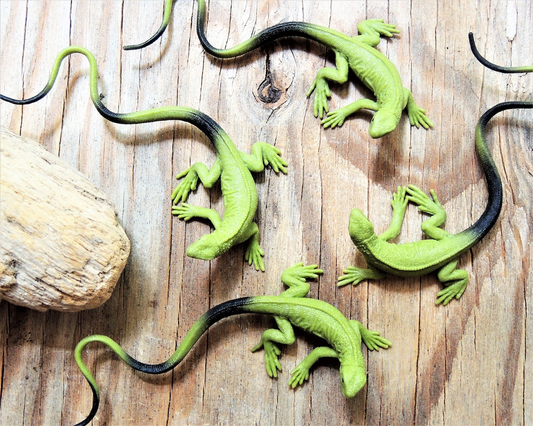 IGUANA MINIATURE ANIMALS Plastic Animal Figures Figurine Dollhouse ...