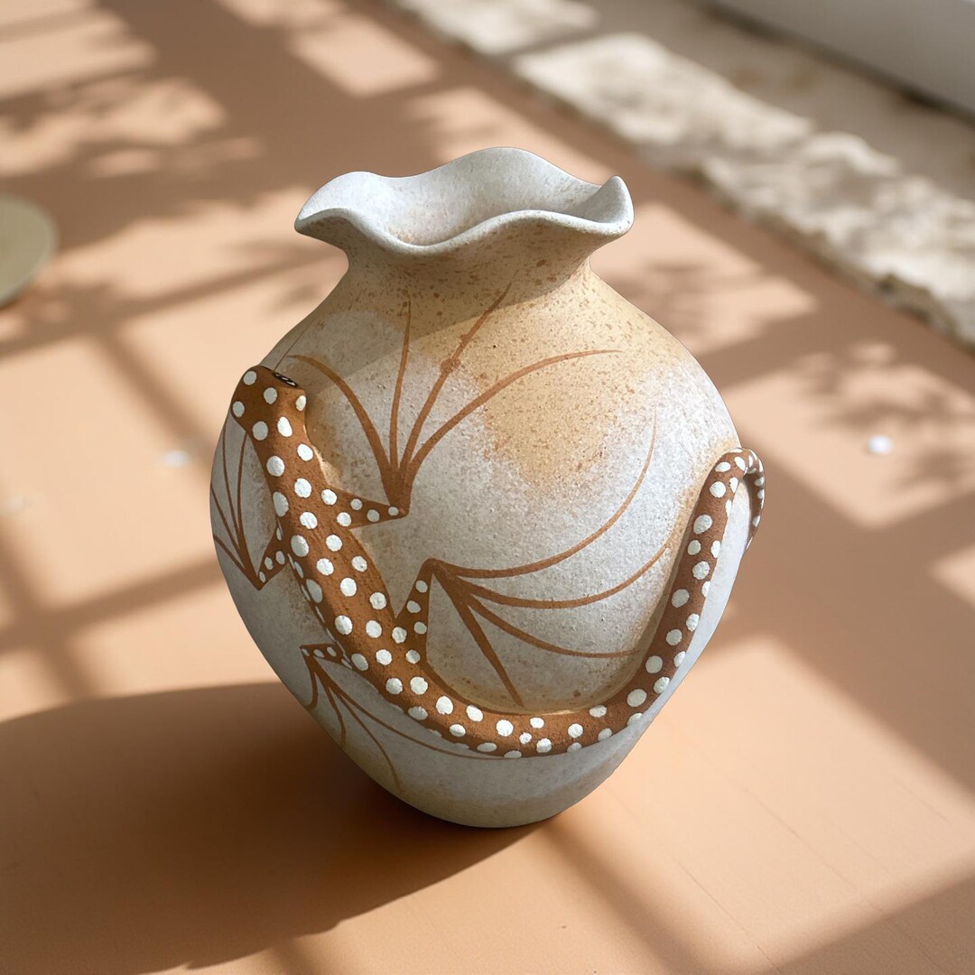 Native American Zuni Handmade Lizard Pottery Vase By: Tony Lorenzo - Etsy