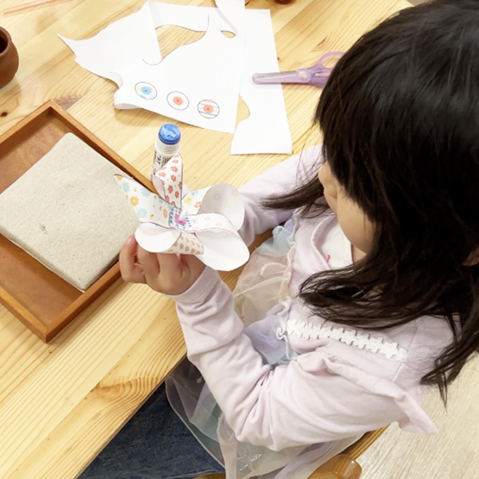 Spin and Have Fun! Easy Pinwheel Craft Kit Using Cotton Swabs and ...