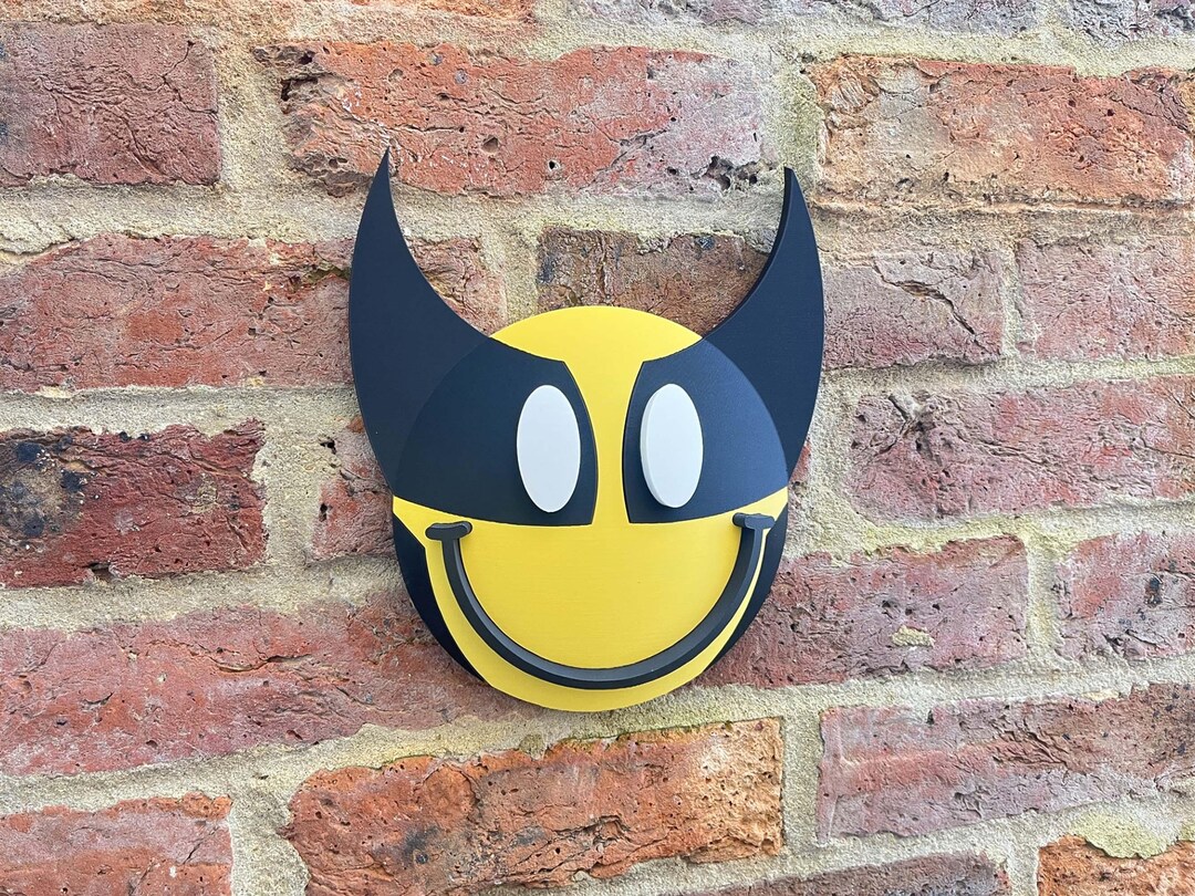 Hero Smiley Face Wall Art – 3D Printed Comic-inspired Decor for Gaming ...