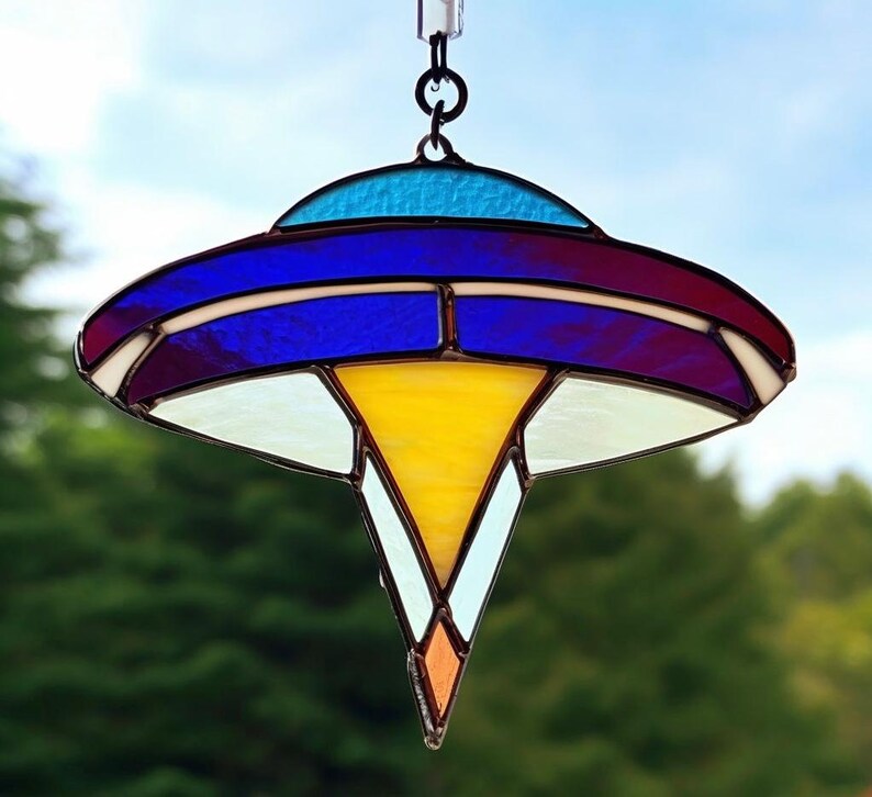 Handmade Stained Glass UFO Garden Quirky Alien Abduction Suncatcher ...