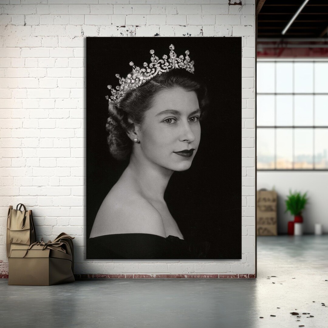 Queen Elizabeth Photo Canvas Wall Art, Queen Elizabeth Framed Print - Etsy